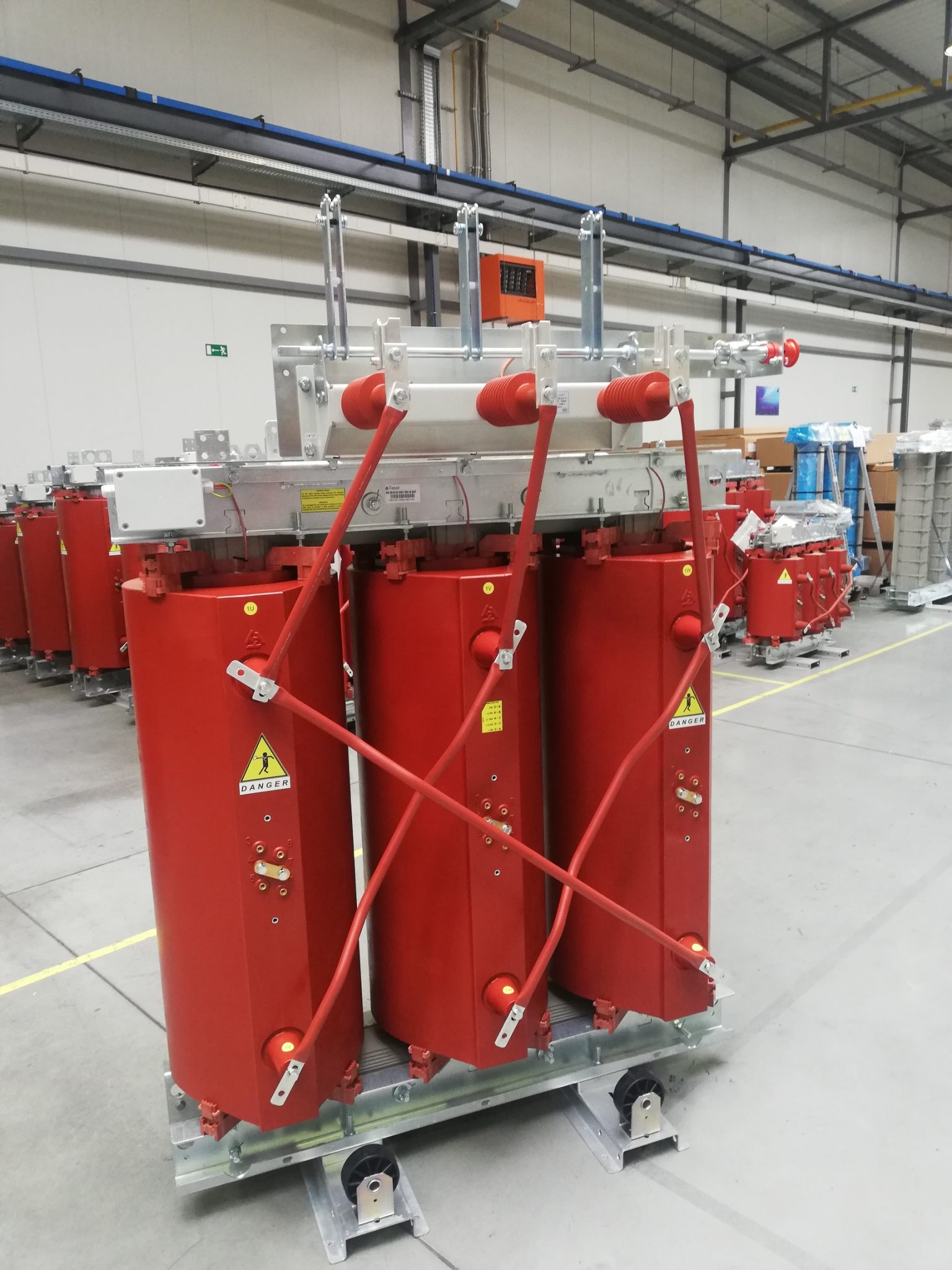 Dry-type transformer with assembled earthing switch | R&S